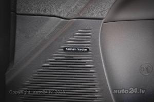 Black Dodge Challenger 2019 in Tallinn, with an engine capacity of 6.40 L and mileage of 25 thousand km for 49900 €, photo 20 on AUTOMOTO.COM.LV