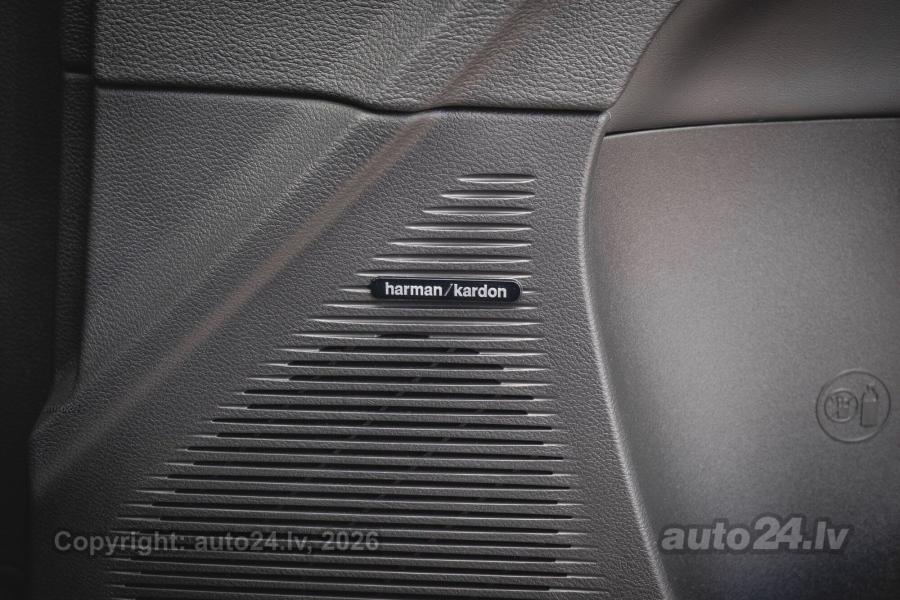 Black Dodge Challenger 2019 in Tallinn, with an engine capacity of 6.40 L and mileage of 25 thousand km for 49900 €, photo 20 on AUTOMOTO.COM.LV