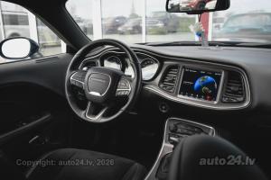 Black Dodge Challenger 2019 in Tallinn, with an engine capacity of 6.40 L and mileage of 25 thousand km for 49900 €, photo 21 on AUTOMOTO.COM.LV