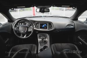 Black Dodge Challenger 2019 in Tallinn, with an engine capacity of 6.40 L and mileage of 25 thousand km for 49900 €, photo 22 on AUTOMOTO.COM.LV