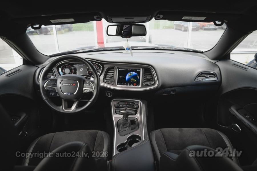 Black Dodge Challenger 2019 in Tallinn, with an engine capacity of 6.40 L and mileage of 25 thousand km for 49900 €, photo 22 on AUTOMOTO.COM.LV