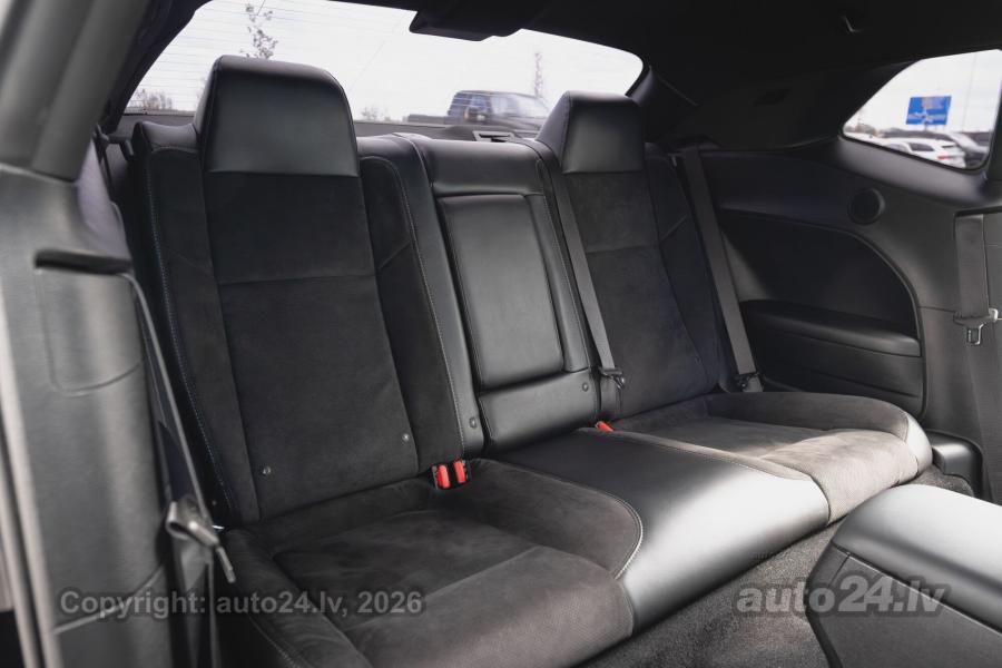 Black Dodge Challenger 2019 in Tallinn, with an engine capacity of 6.40 L and mileage of 25 thousand km for 49900 €, photo 24 on AUTOMOTO.COM.LV
