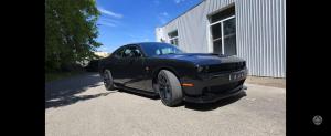 Melns Dodge Challenger 2019 Panevēža, ar dzinēja tilpumu 6.42 L un nobraukumu 57 tūkst. km par 28000 €, foto 3 vietnē AUTOMOTO.COM.LV
