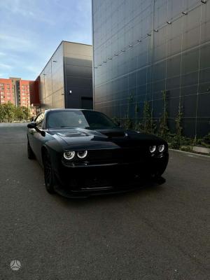Melns Dodge Challenger 2019 Klaipėda, ar dzinēja tilpumu 5.65 L un nobraukumu 117 tūkst. km par 21000 €, foto  vietnē AUTOMOTO.COM.LV