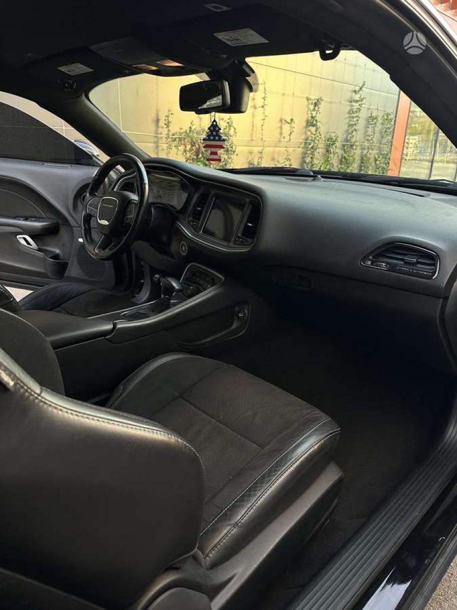 Melns Dodge Challenger 2019 Klaipėda, ar dzinēja tilpumu 5.65 L un nobraukumu 117 tūkst. km par 21000 €, foto 12 vietnē AUTOMOTO.COM.LV