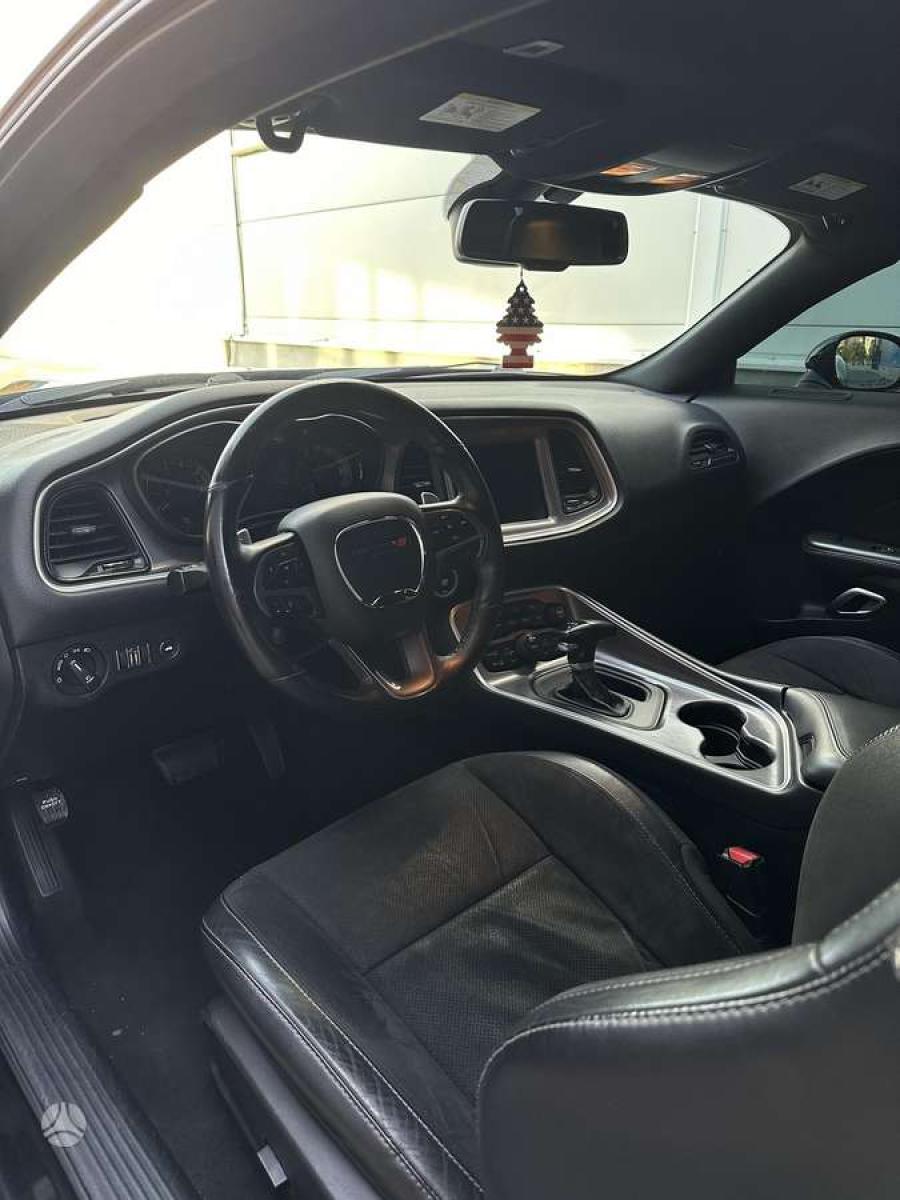 Melns Dodge Challenger 2019 Klaipėda, ar dzinēja tilpumu 5.65 L un nobraukumu 117 tūkst. km par 21000 €, foto 16 vietnē AUTOMOTO.COM.LV