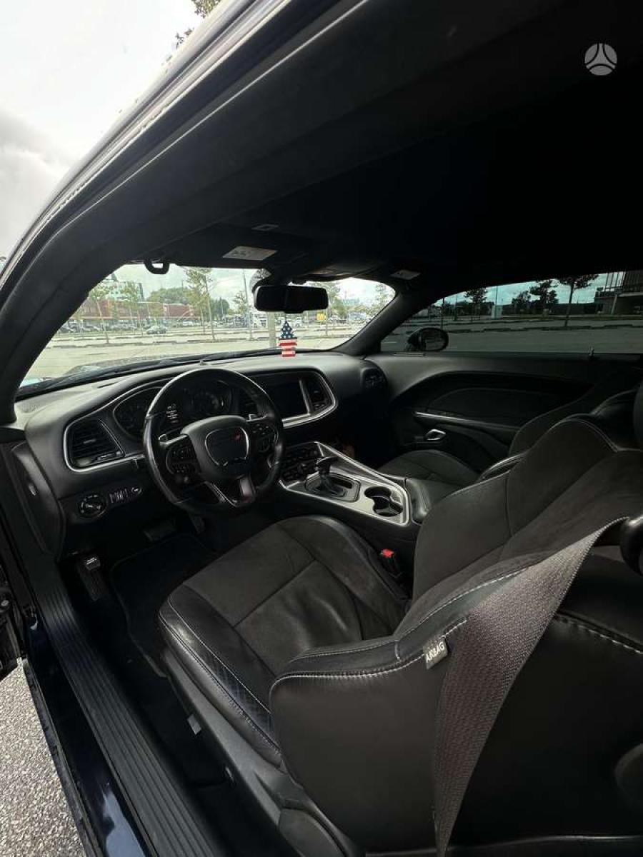 Melns Dodge Challenger 2019 Klaipėda, ar dzinēja tilpumu 5.65 L un nobraukumu 117 tūkst. km par 21000 €, foto 17 vietnē AUTOMOTO.COM.LV