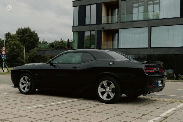 Black Dodge Challenger 2019 in Tallinn, with an engine capacity of 3.60 L and mileage of 206 thousand km for 18000 €, photo 3 on AUTOMOTO.COM.LV