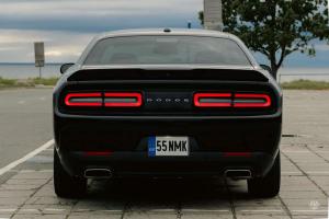Black Dodge Challenger 2019 in Tallinn, with an engine capacity of 3.60 L and mileage of 206 thousand km for 18000 €, photo 6 on AUTOMOTO.COM.LV