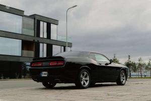 Black Dodge Challenger 2019 in Tallinn, with an engine capacity of 3.60 L and mileage of 206 thousand km for 18000 €, photo 7 on AUTOMOTO.COM.LV
