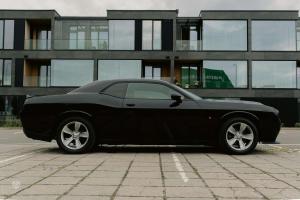 Black Dodge Challenger 2019 in Tallinn, with an engine capacity of 3.60 L and mileage of 206 thousand km for 18000 €, photo 8 on AUTOMOTO.COM.LV