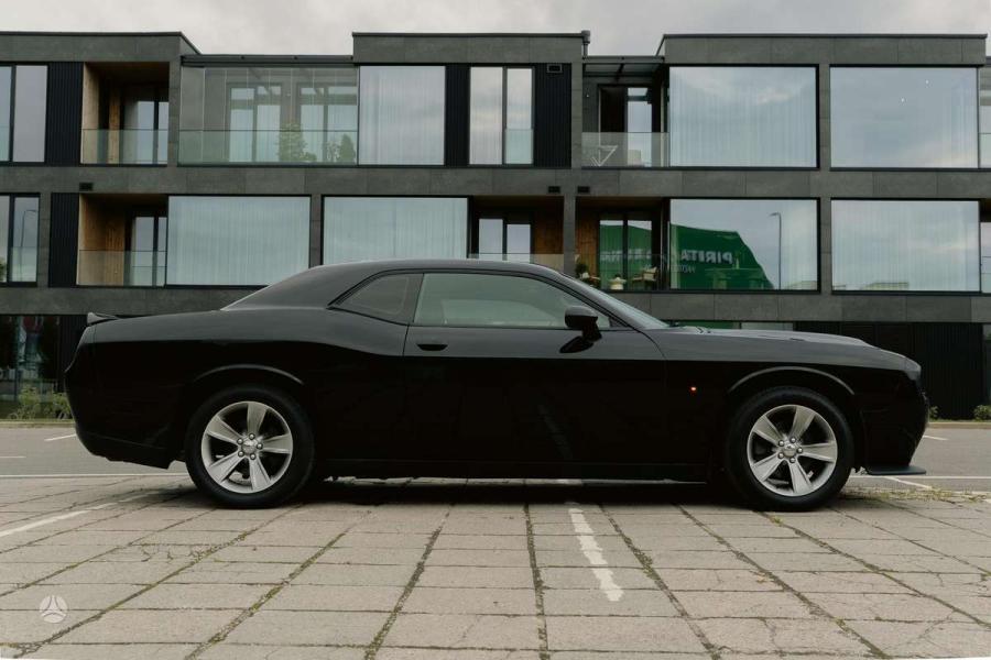 Black Dodge Challenger 2019 in Tallinn, with an engine capacity of 3.60 L and mileage of 206 thousand km for 18000 €, photo 8 on AUTOMOTO.COM.LV