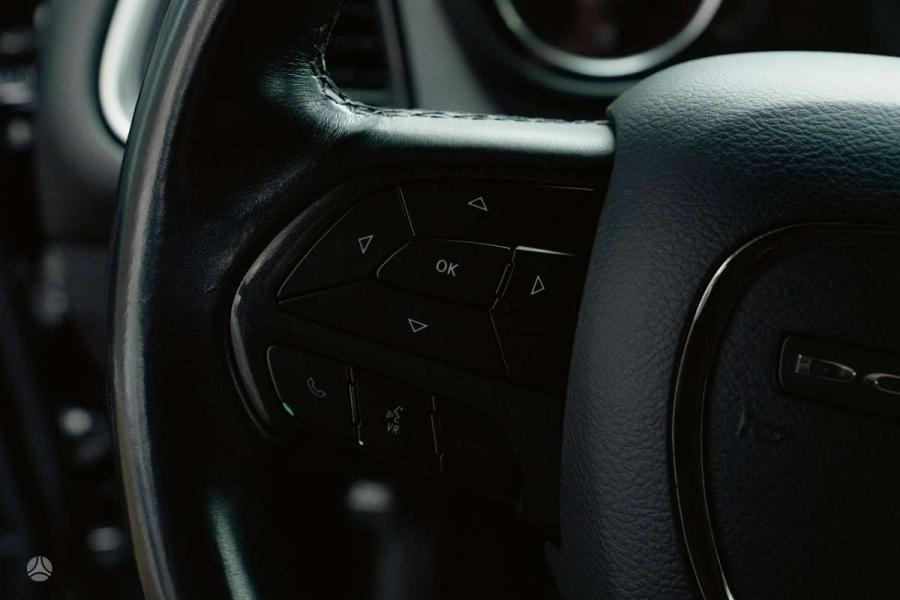 Black Dodge Challenger 2019 in Tallinn, with an engine capacity of 3.60 L and mileage of 206 thousand km for 18000 €, photo 14 on AUTOMOTO.COM.LV