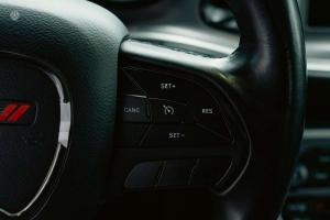 Black Dodge Challenger 2019 in Tallinn, with an engine capacity of 3.60 L and mileage of 206 thousand km for 18000 €, photo 15 on AUTOMOTO.COM.LV
