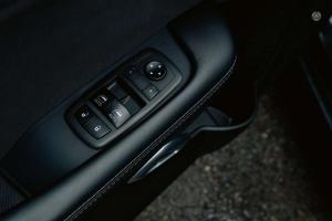 Black Dodge Challenger 2019 in Tallinn, with an engine capacity of 3.60 L and mileage of 206 thousand km for 18000 €, photo 16 on AUTOMOTO.COM.LV