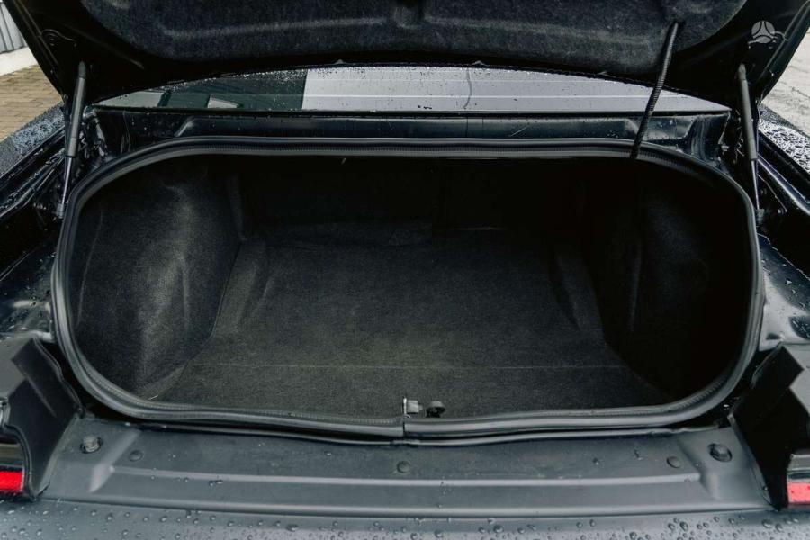 Black Dodge Challenger 2019 in Tallinn, with an engine capacity of 3.60 L and mileage of 206 thousand km for 18000 €, photo 21 on AUTOMOTO.COM.LV