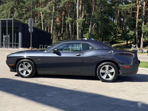 Black Dodge Challenger 2019 in Kaunas, with an engine capacity of 3.60 L and mileage of 140 thousand km for 12200 €, photo 9 on AUTOMOTO.COM.LV