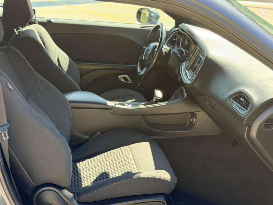 Melns Dodge Challenger 2019 Kauņa, ar dzinēja tilpumu 3.60 L un nobraukumu 140 tūkst. km par 12200 €, foto 12 vietnē AUTOMOTO.COM.LV