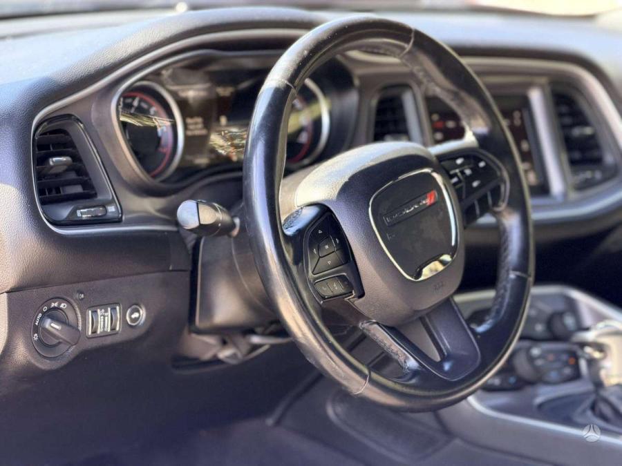 Melns Dodge Challenger 2019 Kauņa, ar dzinēja tilpumu 3.60 L un nobraukumu 140 tūkst. km par 12200 €, foto 16 vietnē AUTOMOTO.COM.LV