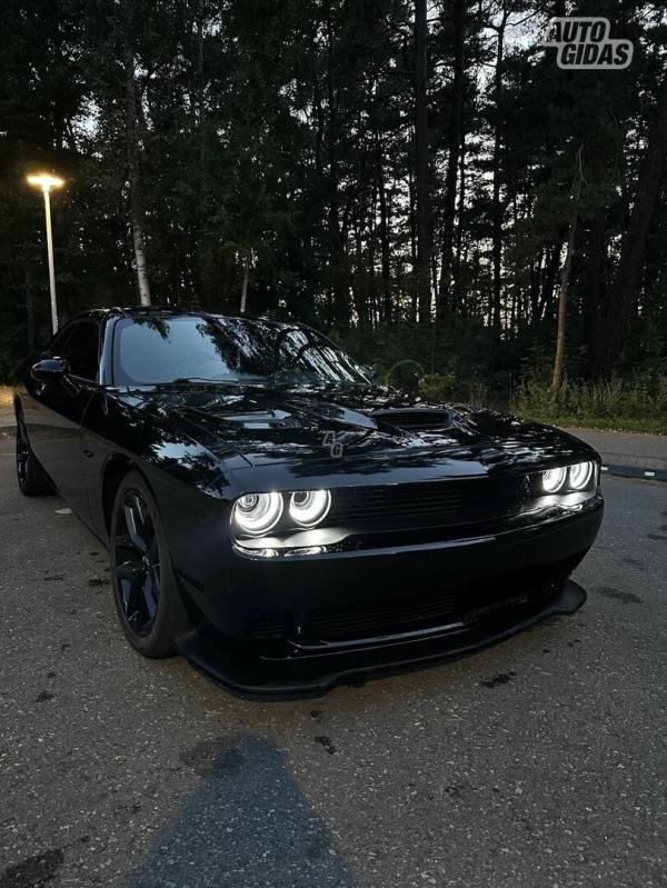 Black Dodge Challenger 2019 in Klaipeda, with an engine capacity of 5.70 L and mileage of 118 thousand km for 21500 €, photo 1 on AUTOMOTO.COM.LV