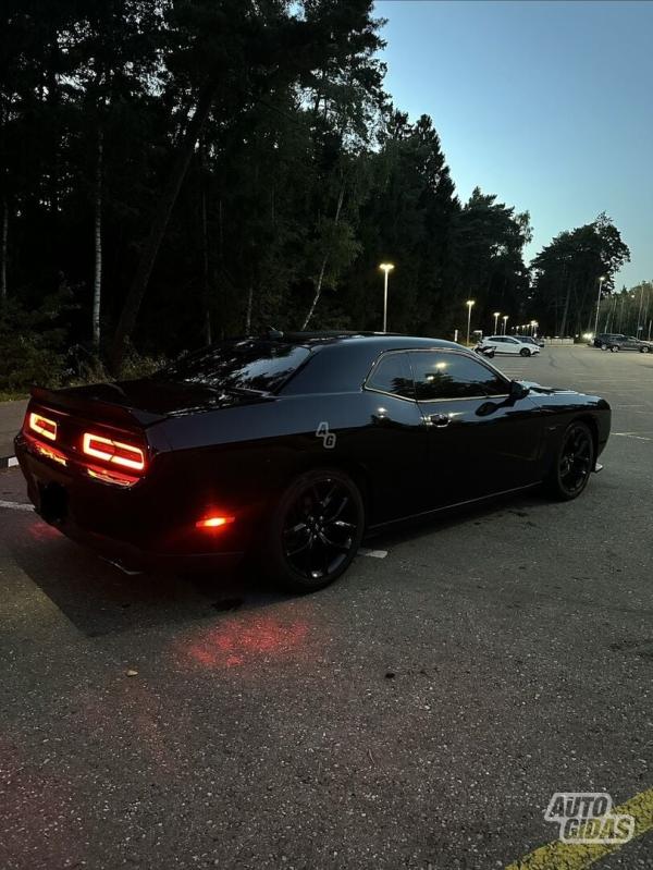 Black Dodge Challenger 2019 in Klaipeda, with an engine capacity of 5.70 L and mileage of 118 thousand km for 21500 €, photo 5 on AUTOMOTO.COM.LV