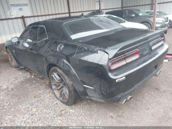 Black Dodge Challenger 2020 in Kaunas, with an engine capacity of 6.42 L and mileage of 83 thousand km for 24999 €, photo 3 on AUTOMOTO.COM.LV