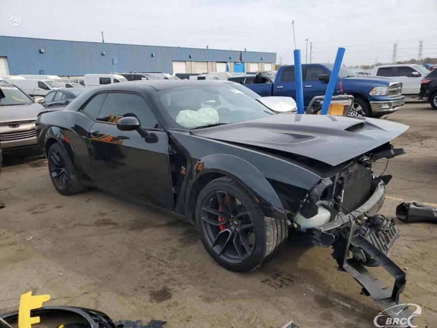 Black Dodge Challenger 2020 in Vilnius, with an engine capacity of 6.41 L and mileage of 89 thousand km for 38800 €, photo 31 on AUTOMOTO.COM.LV