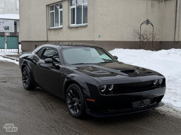 Melns Dodge Challenger 2020 Šauļi, ar dzinēja tilpumu 6.40 L un nobraukumu 59 tūkst. km par 31500 €, foto 1 vietnē AUTOMOTO.COM.LV