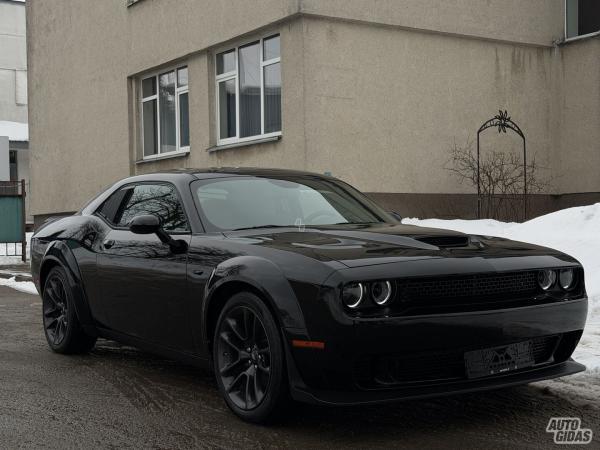 Melns Dodge Challenger 2020 Šauļi, ar dzinēja tilpumu 6.40 L un nobraukumu 59 tūkst. km par 31500 €, foto 2 vietnē AUTOMOTO.COM.LV