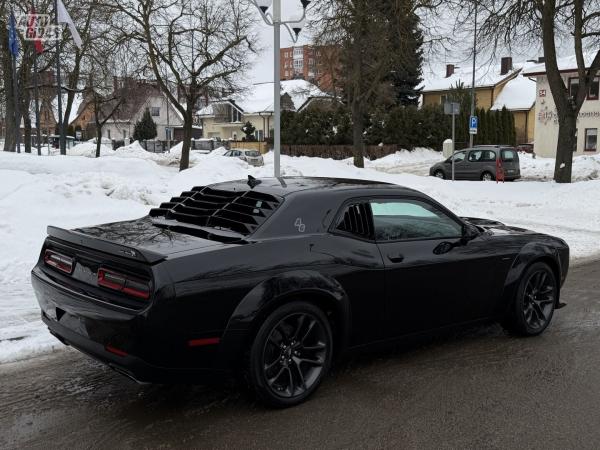 Melns Dodge Challenger 2020 Šauļi, ar dzinēja tilpumu 6.40 L un nobraukumu 59 tūkst. km par 31500 €, foto 3 vietnē AUTOMOTO.COM.LV