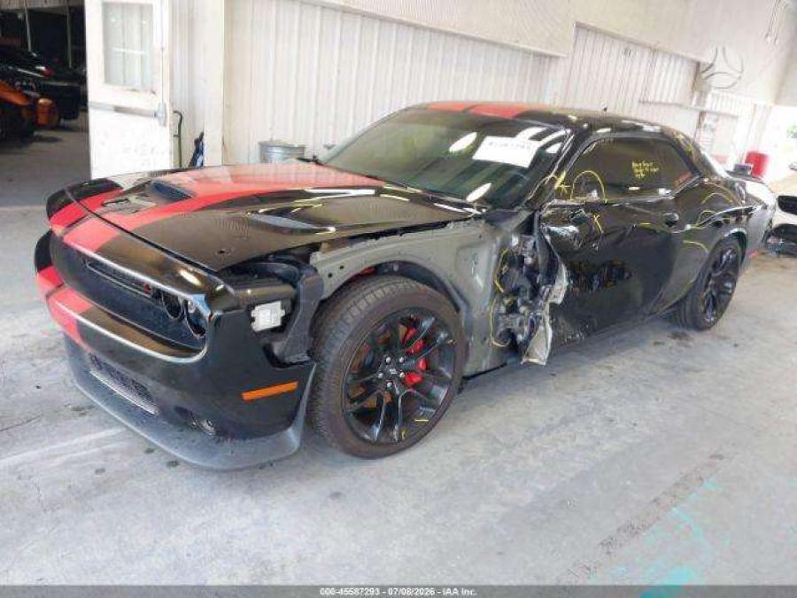 Black Dodge Challenger 2020 in Klaipeda, with an engine capacity of 0.00 L and mileage of 71 thousand km for 10600 €, photo 3 on AUTOMOTO.COM.LV