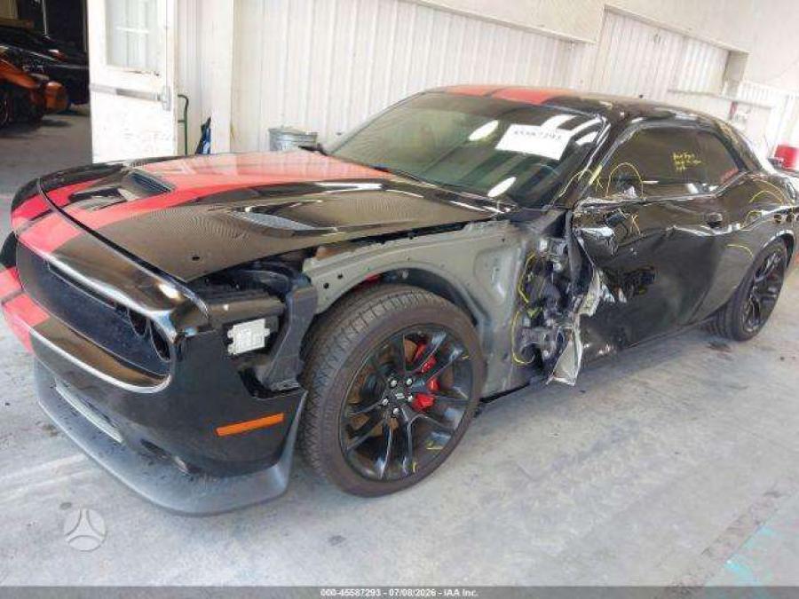 Black Dodge Challenger 2020 in Klaipeda, with an engine capacity of 0.00 L and mileage of 71 thousand km for 10600 €, photo 7 on AUTOMOTO.COM.LV