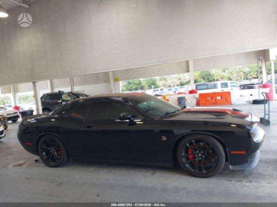 Black Dodge Challenger 2020 in Klaipeda, with an engine capacity of 0.00 L and mileage of 71 thousand km for 10600 €, photo 15 on AUTOMOTO.COM.LV
