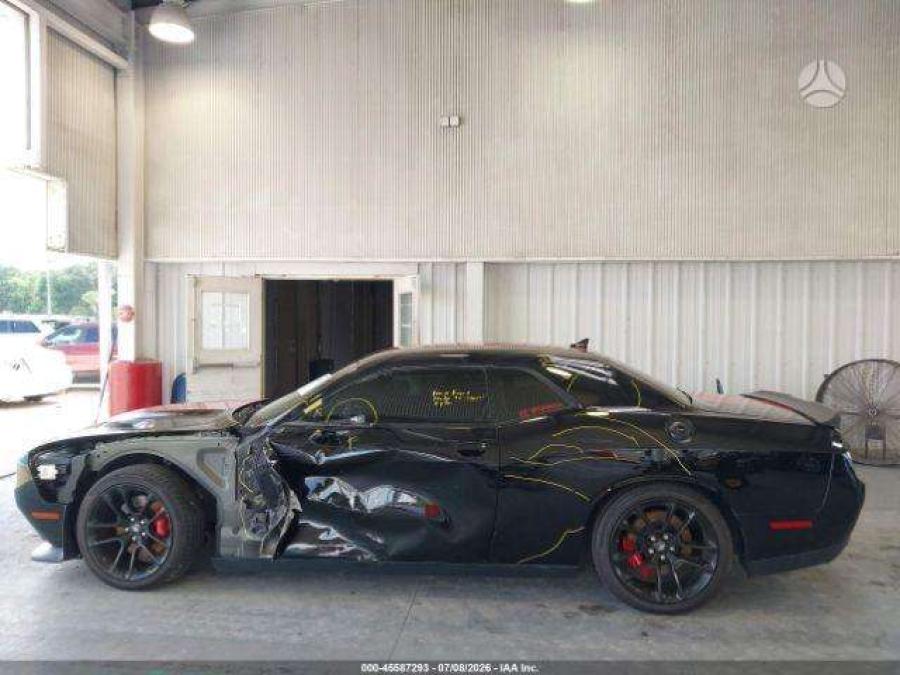 Black Dodge Challenger 2020 in Klaipeda, with an engine capacity of 0.00 L and mileage of 71 thousand km for 10600 €, photo 16 on AUTOMOTO.COM.LV