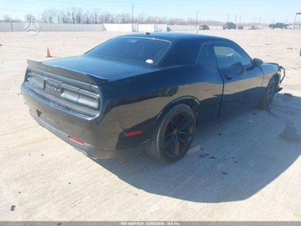 Black Dodge Challenger 2021 in Klaipeda, with an engine capacity of 5.65 L and mileage of 51 thousand km for 8400 €, photo 4 on AUTOMOTO.COM.LV
