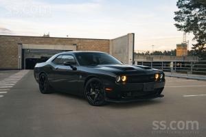 Black Dodge Challenger 2021 in Ogre, with an engine capacity of 6.20 L and mileage of 39 thousand km for 79000 €, photo 3 on AUTOMOTO.COM.LV