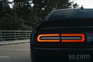 Black Dodge Challenger 2021 in Ogre, with an engine capacity of 6.20 L and mileage of 39 thousand km for 79000 €, photo 6 on AUTOMOTO.COM.LV
