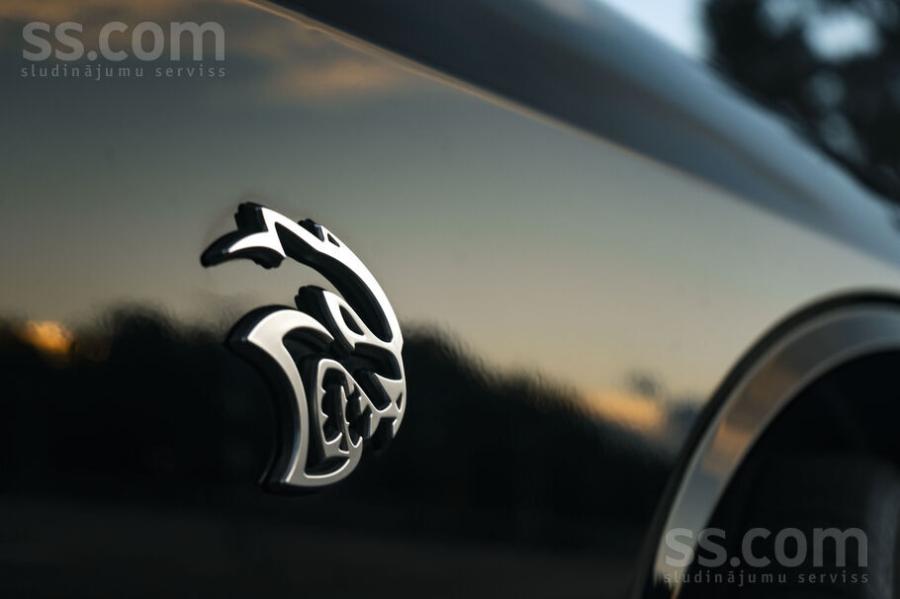 Black Dodge Challenger 2021 in Ogre, with an engine capacity of 6.20 L and mileage of 39 thousand km for 79000 €, photo 8 on AUTOMOTO.COM.LV