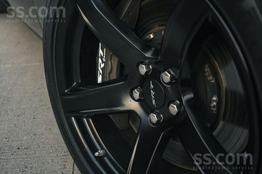 Black Dodge Challenger 2021 in Ogre, with an engine capacity of 6.20 L and mileage of 39 thousand km for 79000 €, photo 10 on AUTOMOTO.COM.LV