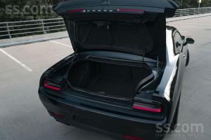 Black Dodge Challenger 2021 in Ogre, with an engine capacity of 6.20 L and mileage of 39 thousand km for 79000 €, photo 14 on AUTOMOTO.COM.LV