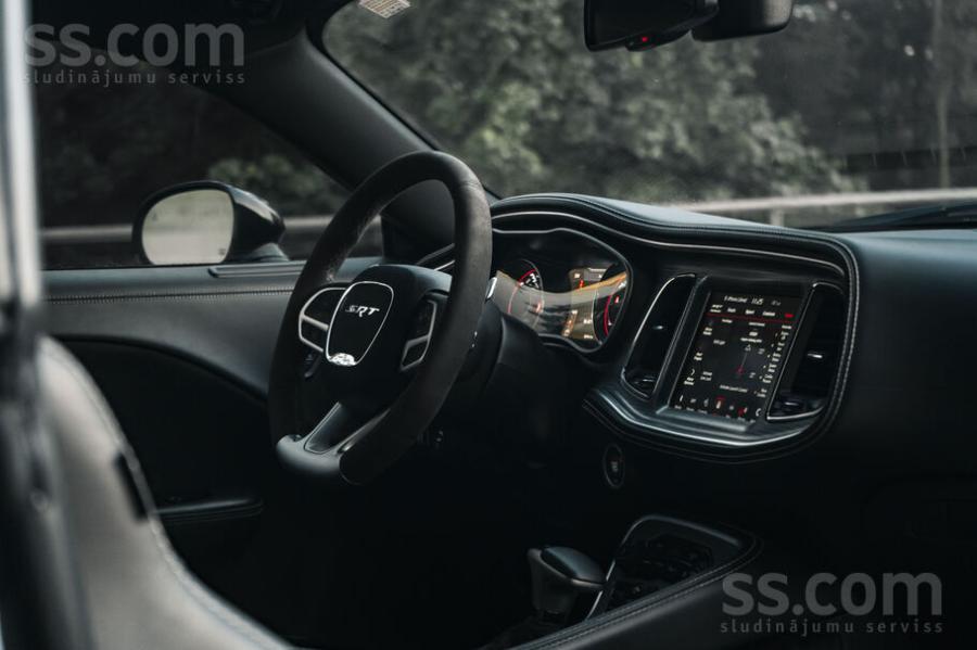 Black Dodge Challenger 2021 in Ogre, with an engine capacity of 6.20 L and mileage of 39 thousand km for 79000 €, photo 16 on AUTOMOTO.COM.LV