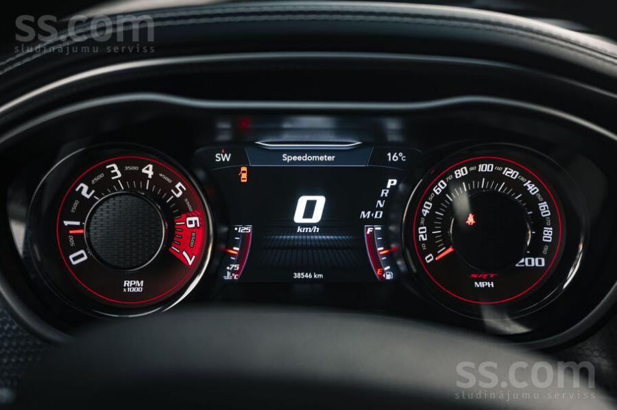 Black Dodge Challenger 2021 in Ogre, with an engine capacity of 6.20 L and mileage of 39 thousand km for 79000 €, photo 17 on AUTOMOTO.COM.LV
