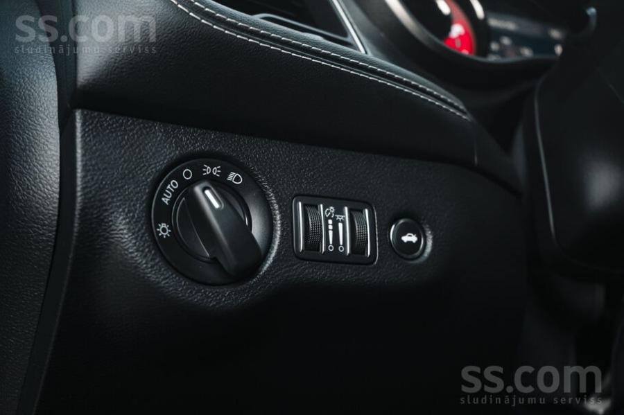 Black Dodge Challenger 2021 in Ogre, with an engine capacity of 6.20 L and mileage of 39 thousand km for 79000 €, photo 23 on AUTOMOTO.COM.LV