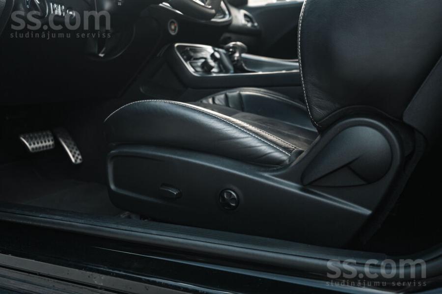 Black Dodge Challenger 2021 in Ogre, with an engine capacity of 6.20 L and mileage of 39 thousand km for 79000 €, photo 24 on AUTOMOTO.COM.LV
