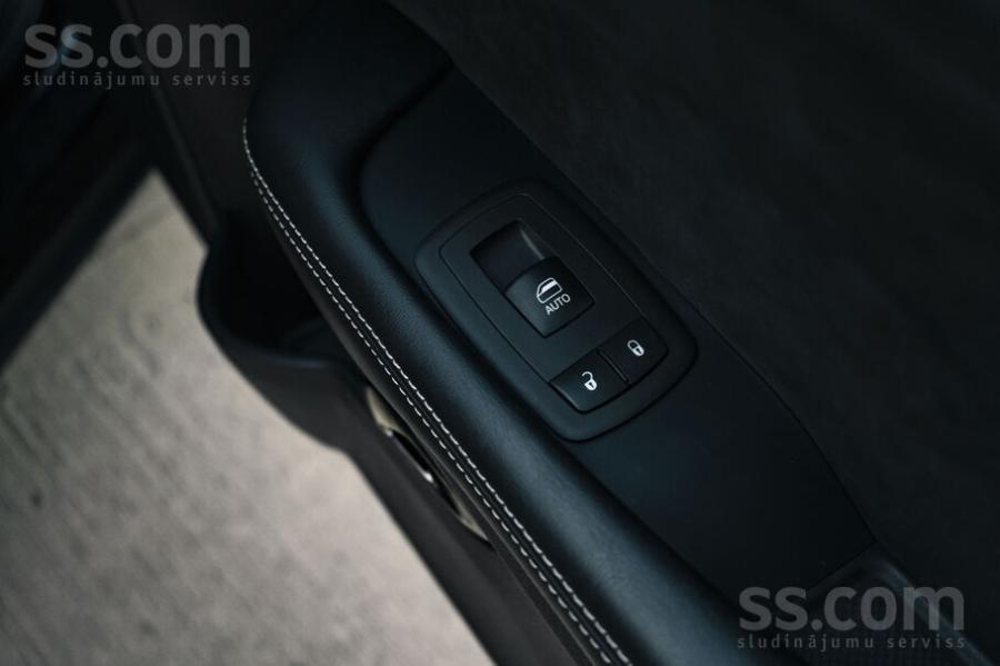 Black Dodge Challenger 2021 in Ogre, with an engine capacity of 6.20 L and mileage of 39 thousand km for 79000 €, photo 25 on AUTOMOTO.COM.LV