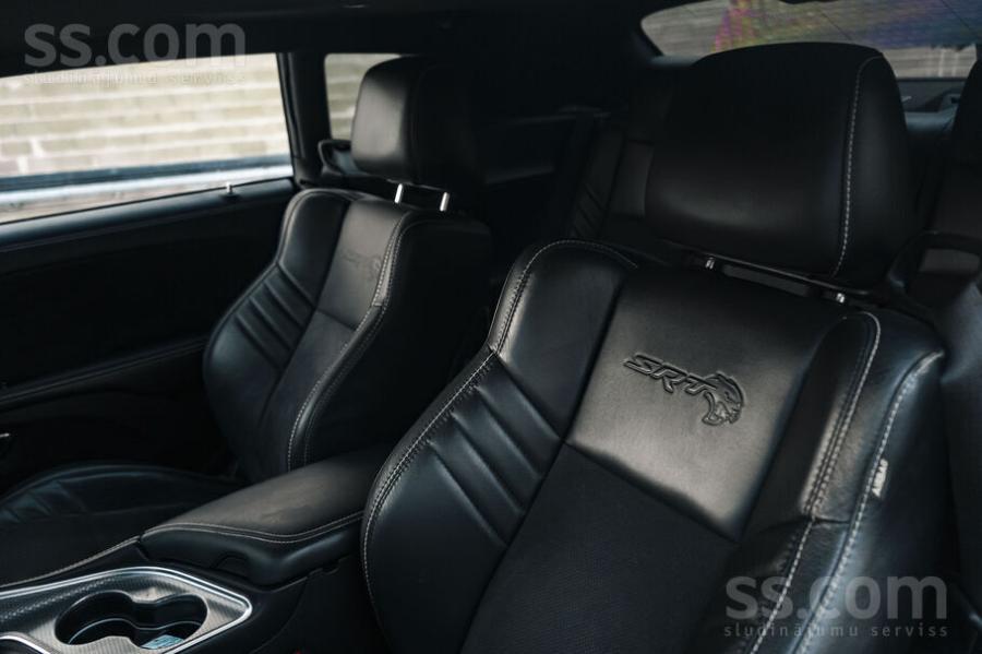 Black Dodge Challenger 2021 in Ogre, with an engine capacity of 6.20 L and mileage of 39 thousand km for 79000 €, photo 28 on AUTOMOTO.COM.LV