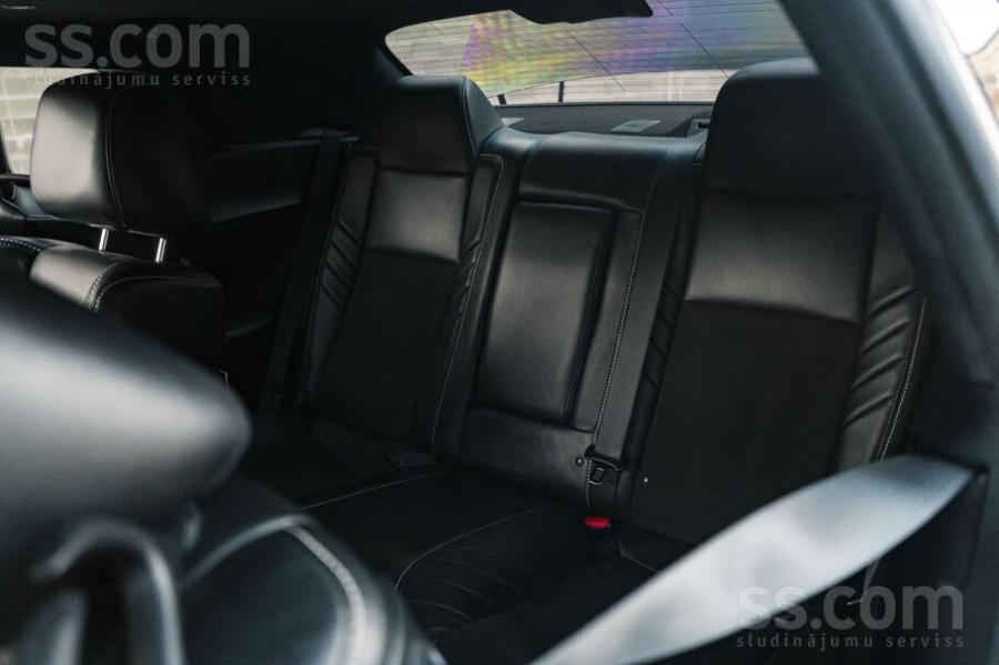 Black Dodge Challenger 2021 in Ogre, with an engine capacity of 6.20 L and mileage of 39 thousand km for 79000 €, photo 30 on AUTOMOTO.COM.LV