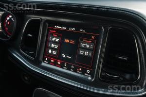 Black Dodge Challenger 2021 in Ogre, with an engine capacity of 6.20 L and mileage of 39 thousand km for 79000 €, photo 33 on AUTOMOTO.COM.LV