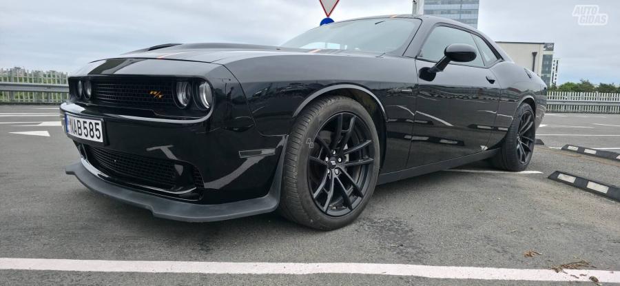 Melns Dodge Challenger 2021 Viļņa, ar dzinēja tilpumu 5.70 L un nobraukumu 66 tūkst. km par 27900 €, foto 1 vietnē AUTOMOTO.COM.LV