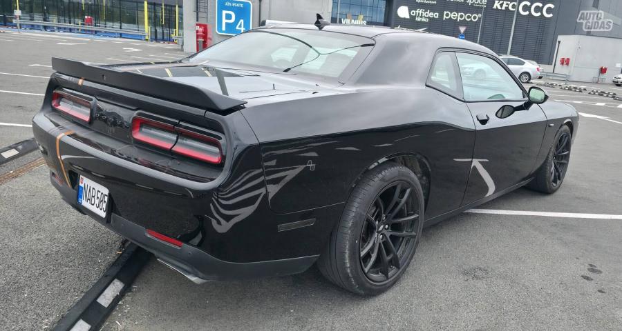 Melns Dodge Challenger 2021 Viļņa, ar dzinēja tilpumu 5.70 L un nobraukumu 66 tūkst. km par 27900 €, foto 5 vietnē AUTOMOTO.COM.LV